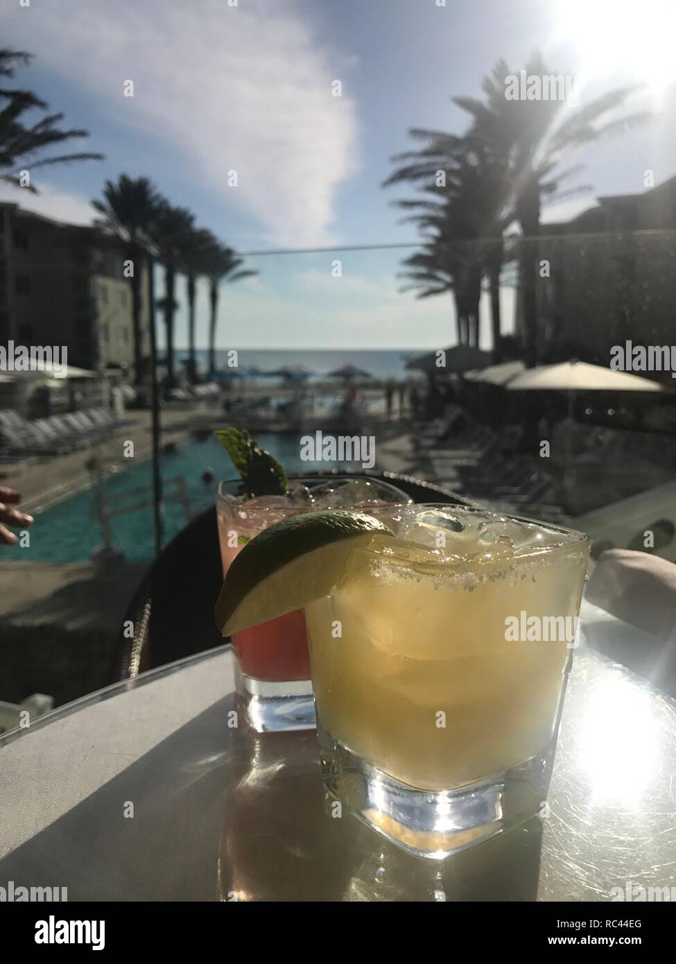 Poolside cocktails hi-res stock photography and images - Alamy