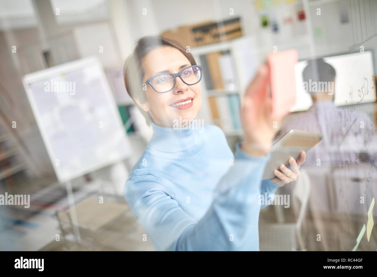 Workflow organizing hi-res stock photography and images - Alamy