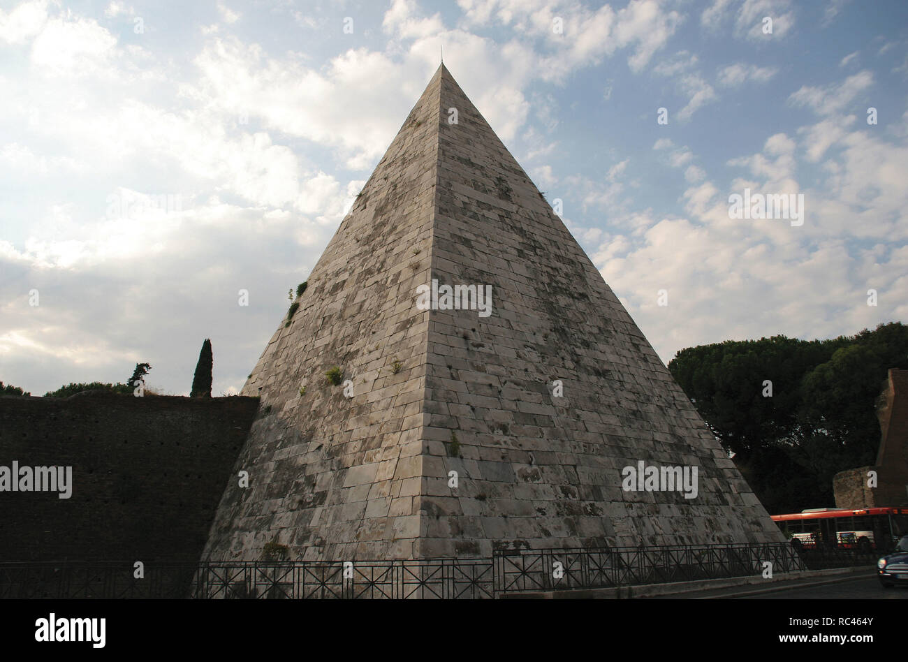 Roman Art. Pyramid of Cestius (Piramide di Caio Cestio). Ancient ...