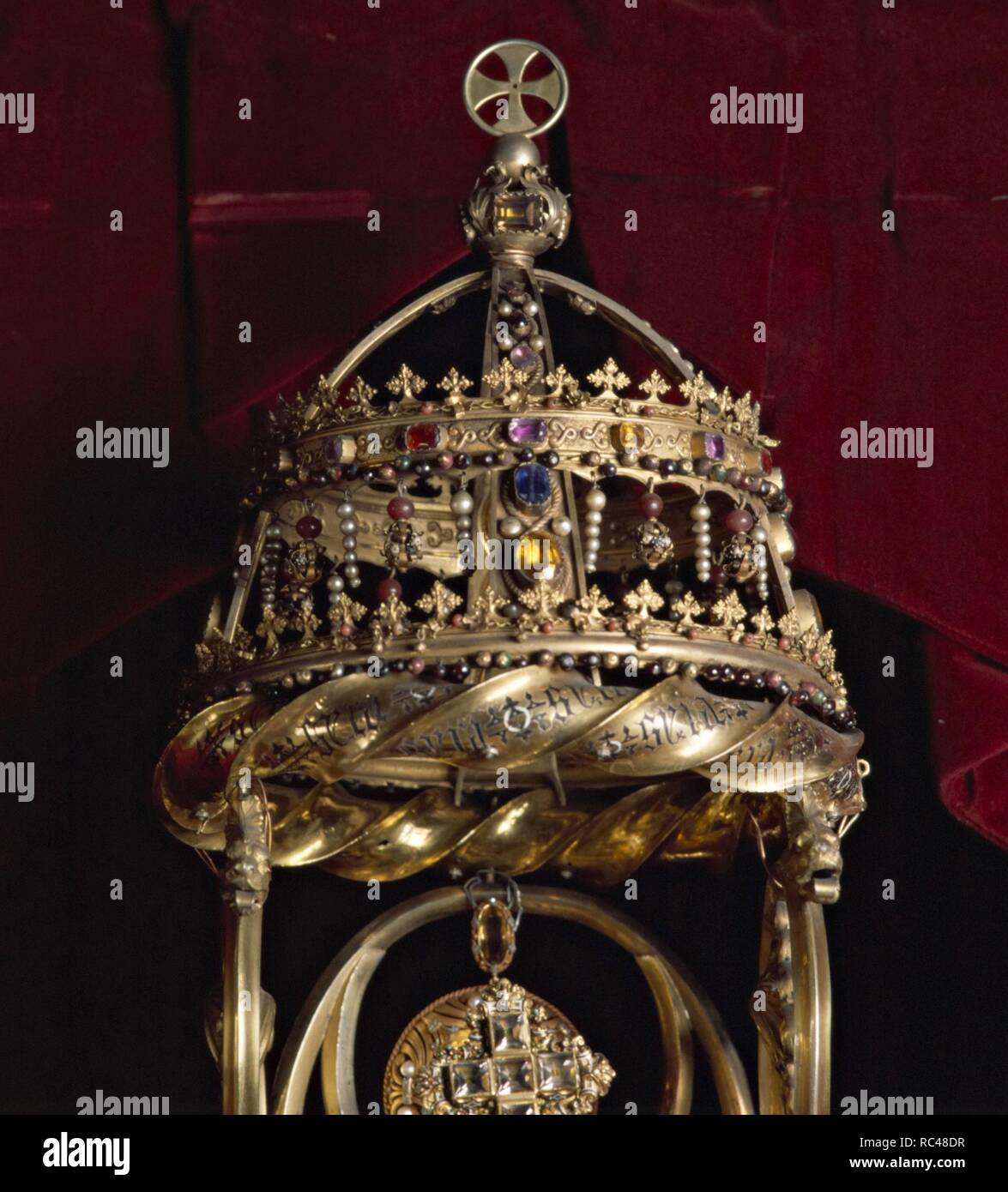 Crowns of the processional monstrance of the Barcelona Cathedral ...