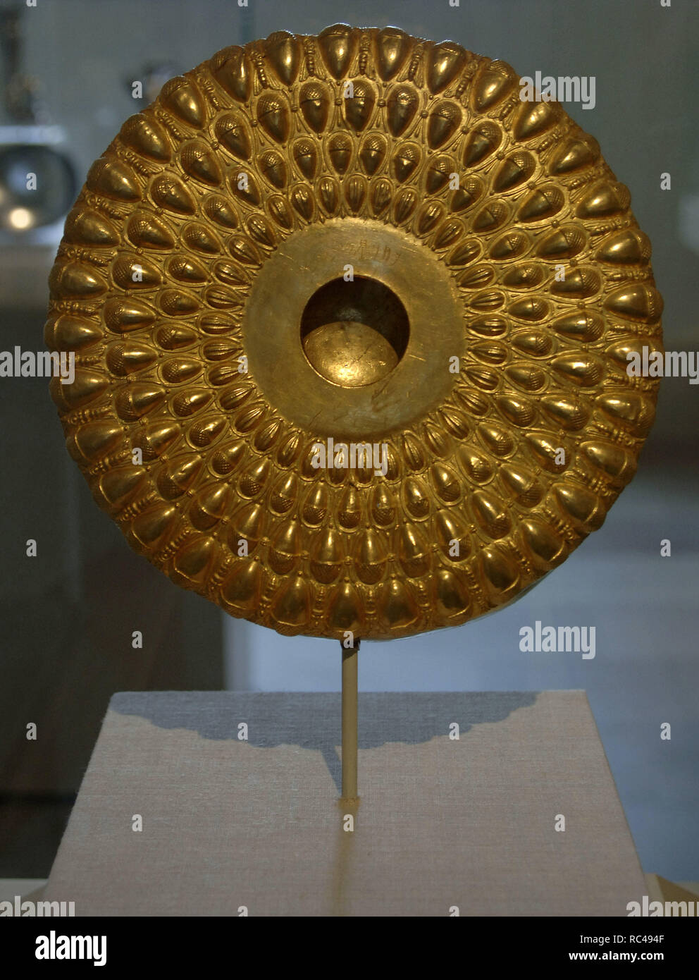 Greek Art. Hellenistic. Gold phiale. Libation bowl. 4th-3rd century B.C ...