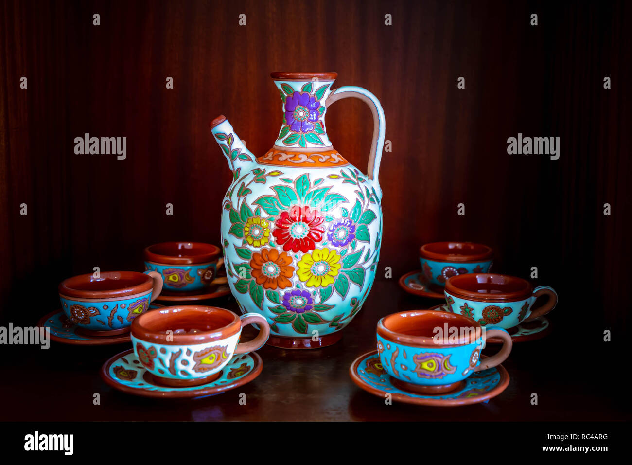 Outside ceramics shop hi-res stock photography and images - Alamy