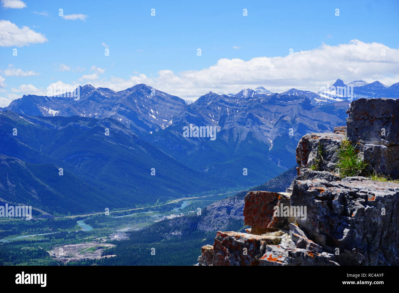 Mount yamnuska hi-res stock photography and images - Alamy