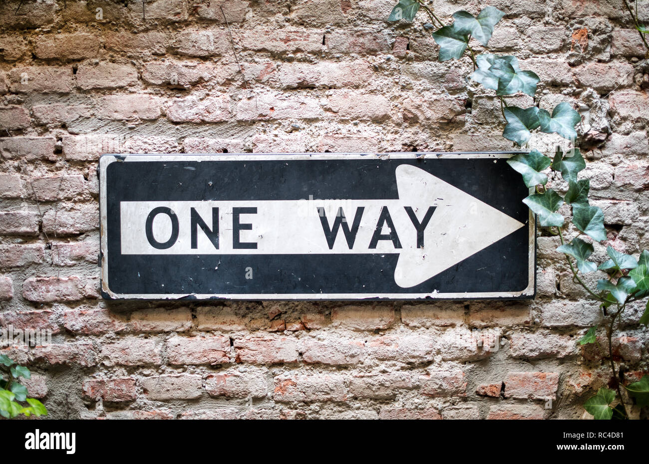 Traffic sign arrow pointing right hi-res stock photography and images ...