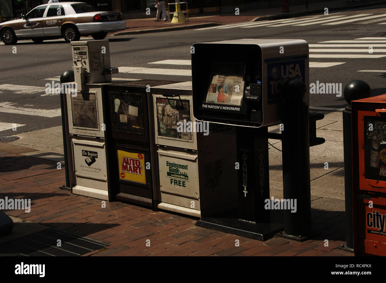 Magazine vending machine hi-res stock photography and images - Alamy