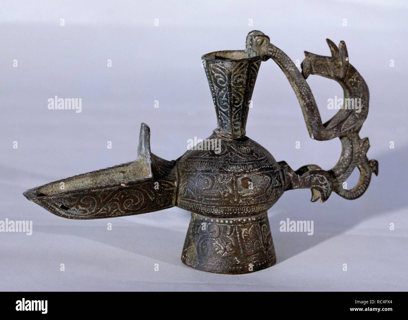 CANDIL DE PIQUERA CON ANILLO DE SOLERO MUY DESARROLLADO CON FORMA ...