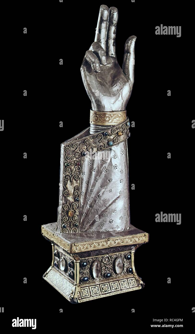BRAZO RELICARIO DE SAN BERNARDO - SIGLO XII. Location: ABADIA DE SAN ...