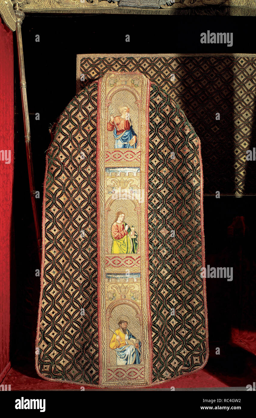 Chasuble with roman embroidery and gold brocade. By Bartolome Daza, c ...
