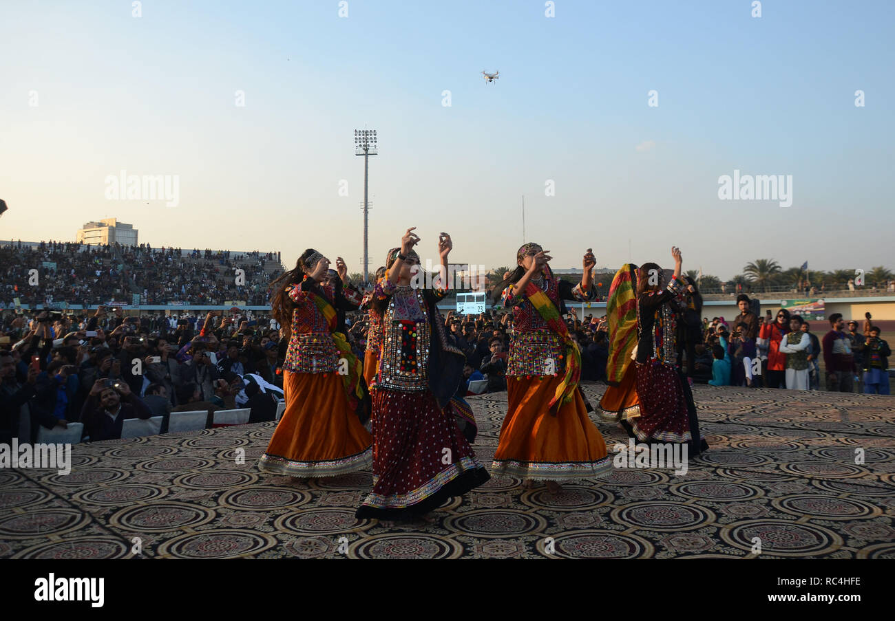 Lahore, Pakistan. 13th Jan, 2019. Pakistan artists performing dance ...