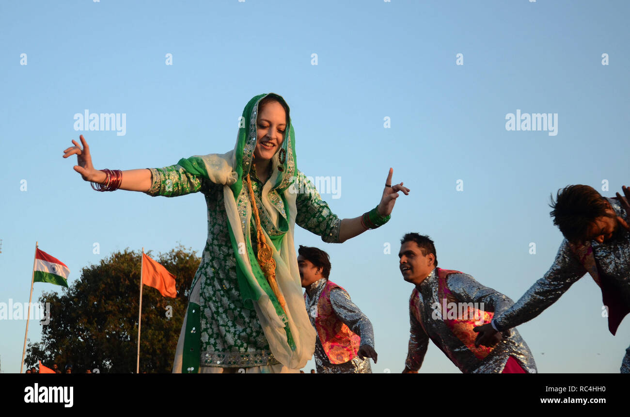 Lahore, Pakistan. 13th Jan, 2019. Pakistan artists performing dance ...