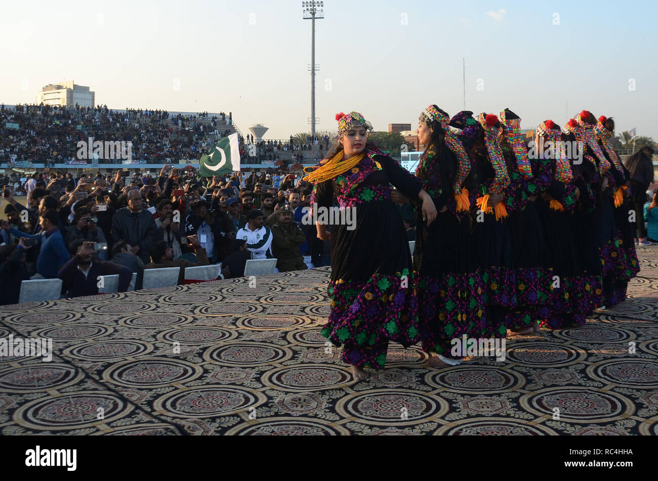 Lahore, Pakistan. 13th Jan, 2019. Pakistan artists performing dance ...