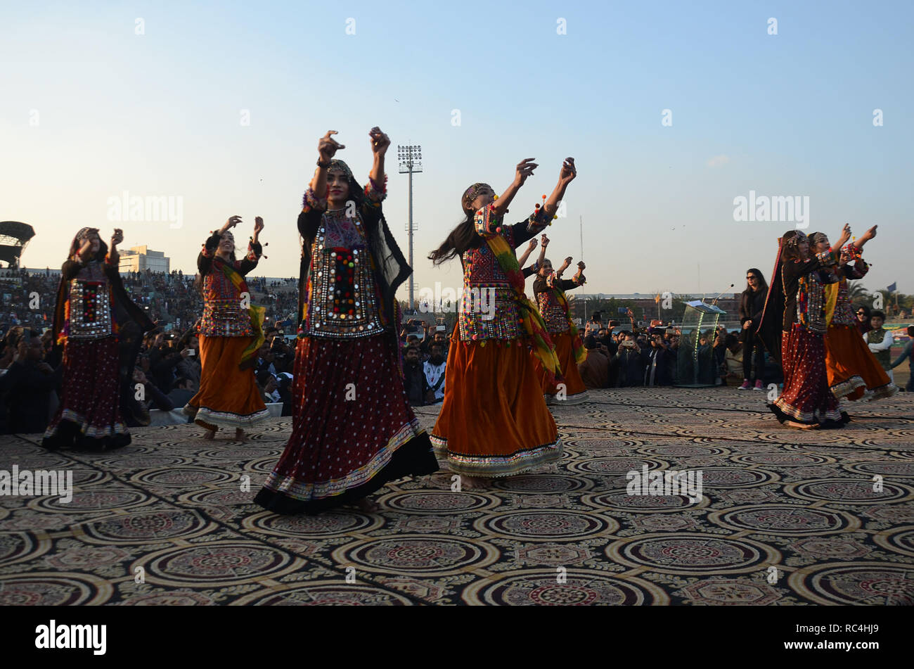 Lahore, Pakistan. 13th Jan, 2019. Pakistan artists performing dance ...