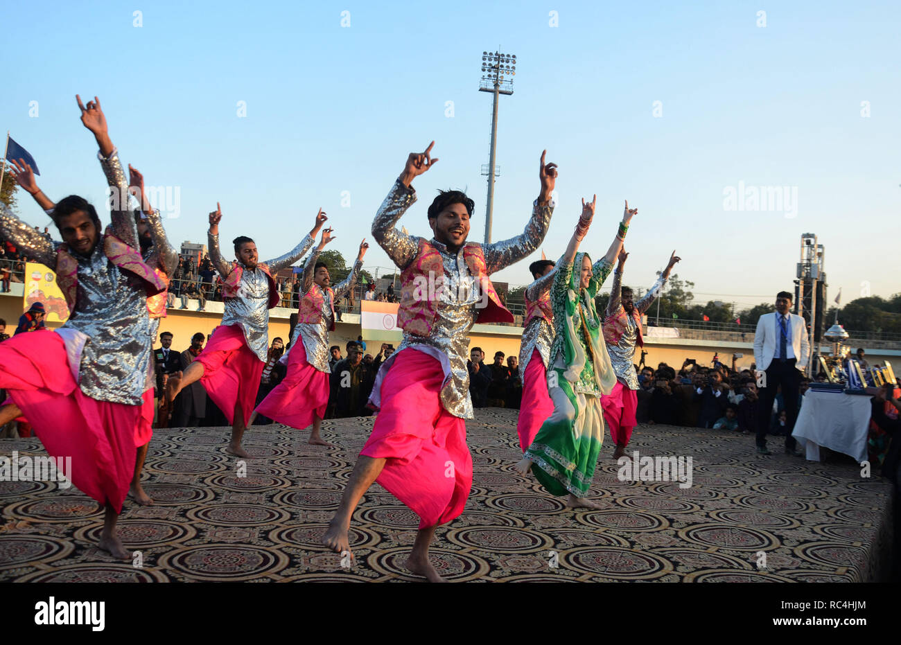 Lahore, Pakistan. 13th Jan, 2019. Pakistan artists performing dance ...