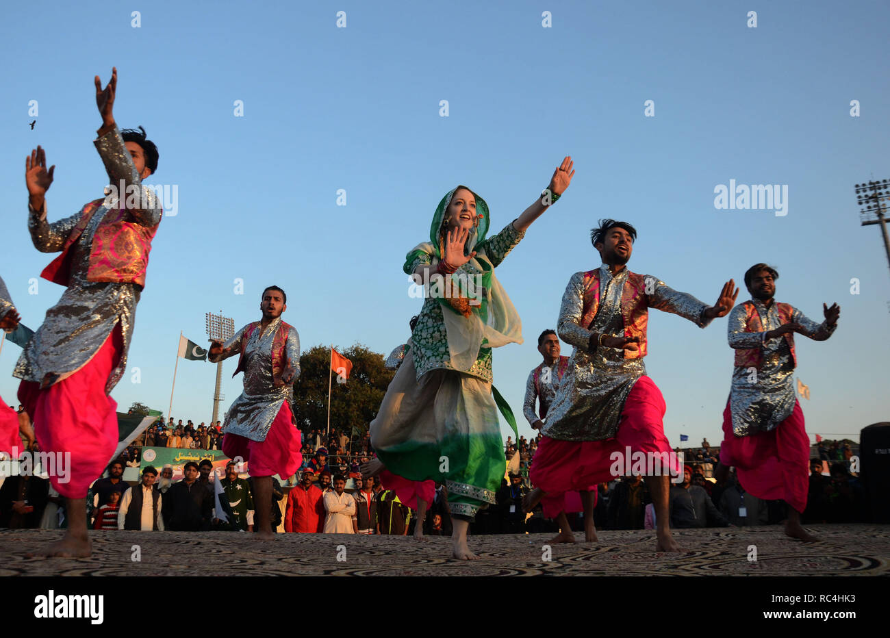 Lahore, Pakistan. 13th Jan, 2019. Pakistan artists performing dance ...