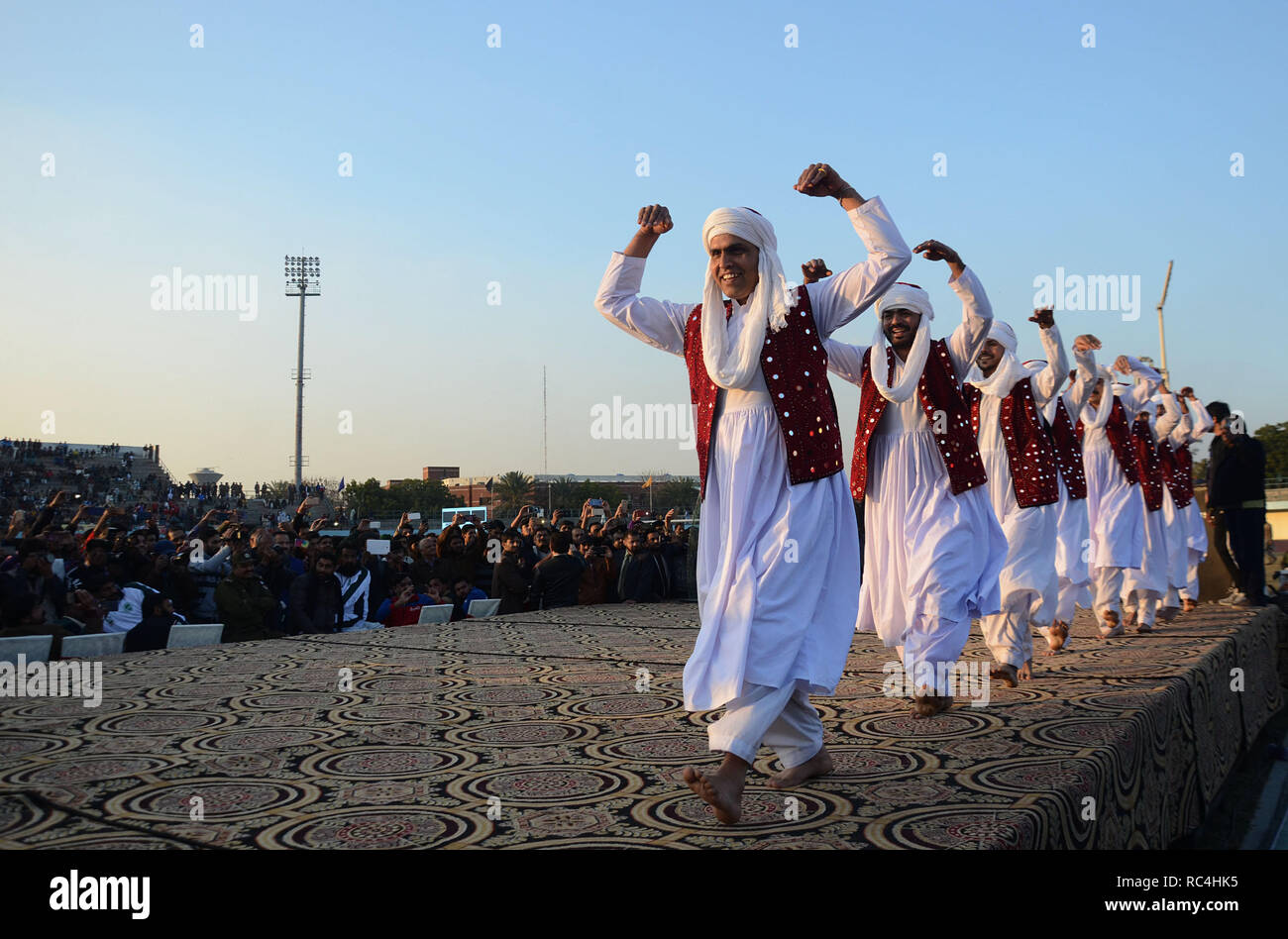 Lahore, Pakistan. 13th Jan, 2019. Pakistan artists performing dance ...