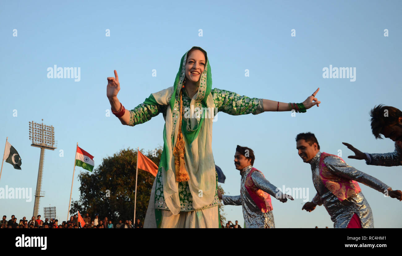Lahore, Pakistan. 13th Jan, 2019. Pakistan artists performing dance ...