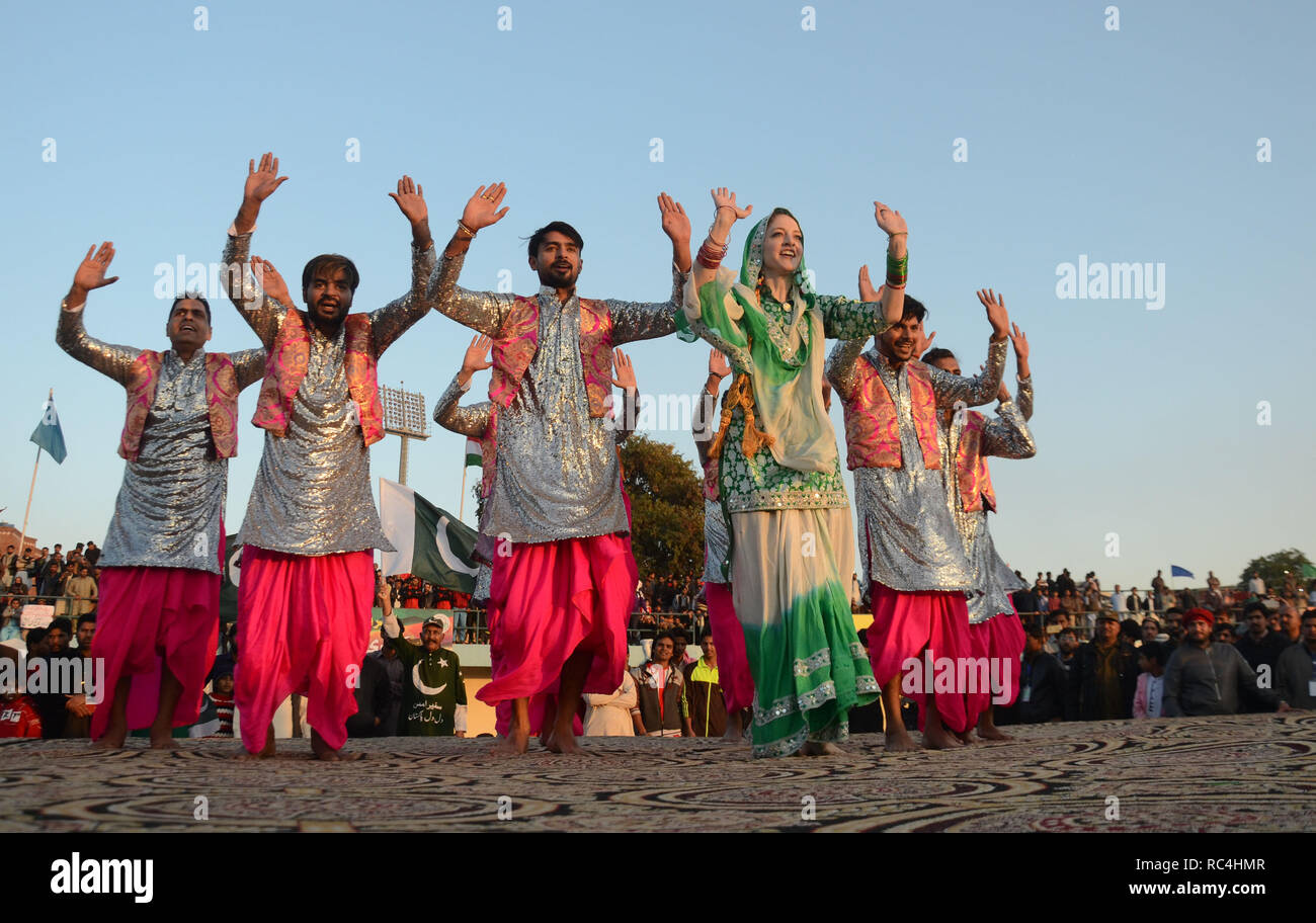 Lahore, Pakistan. 13th Jan, 2019. Pakistan artists performing dance ...