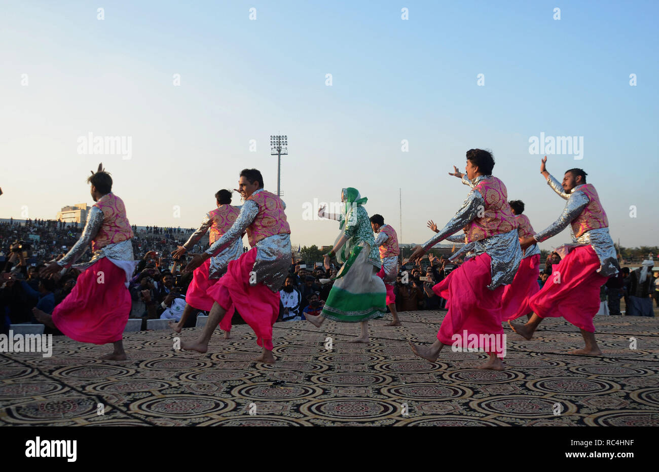 Lahore, Pakistan. 13th Jan, 2019. Pakistan artists performing dance ...