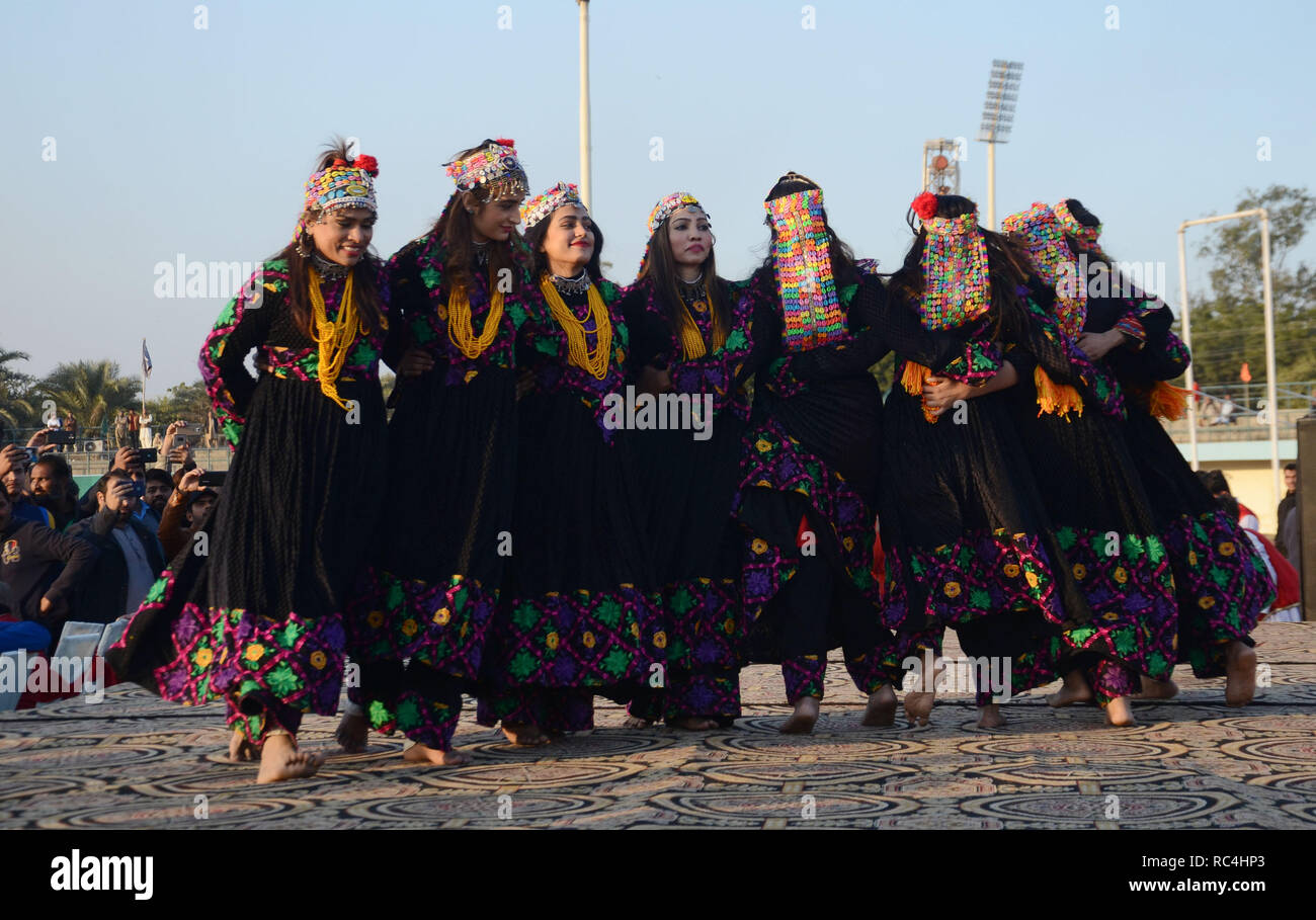 Lahore, Pakistan. 13th Jan, 2019. Pakistan artists performing dance ...