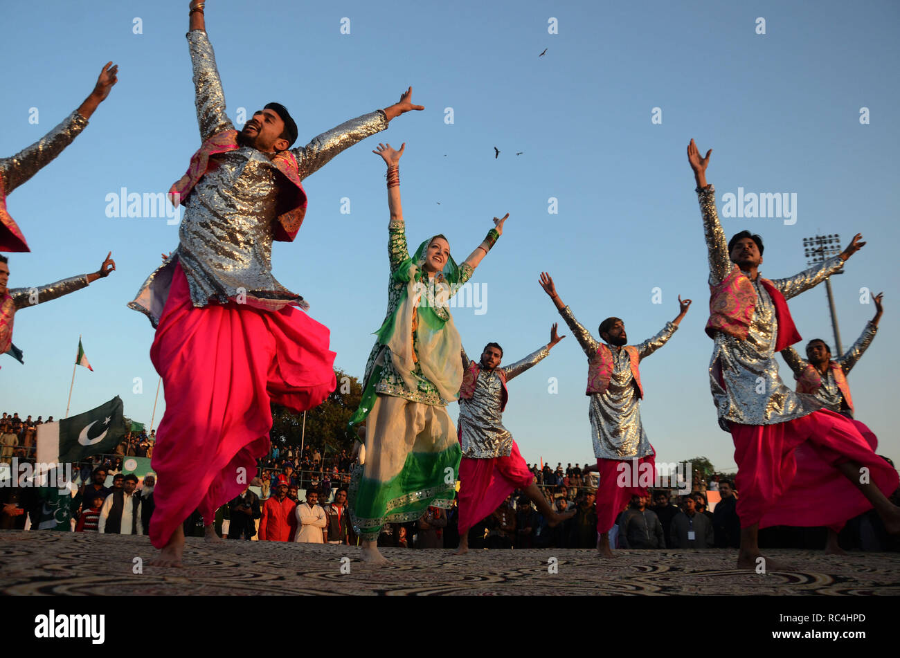 Lahore, Pakistan. 13th Jan, 2019. Pakistan artists performing dance ...