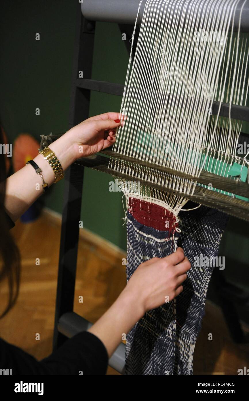 Hand loom history hi-res stock photography and images - Alamy