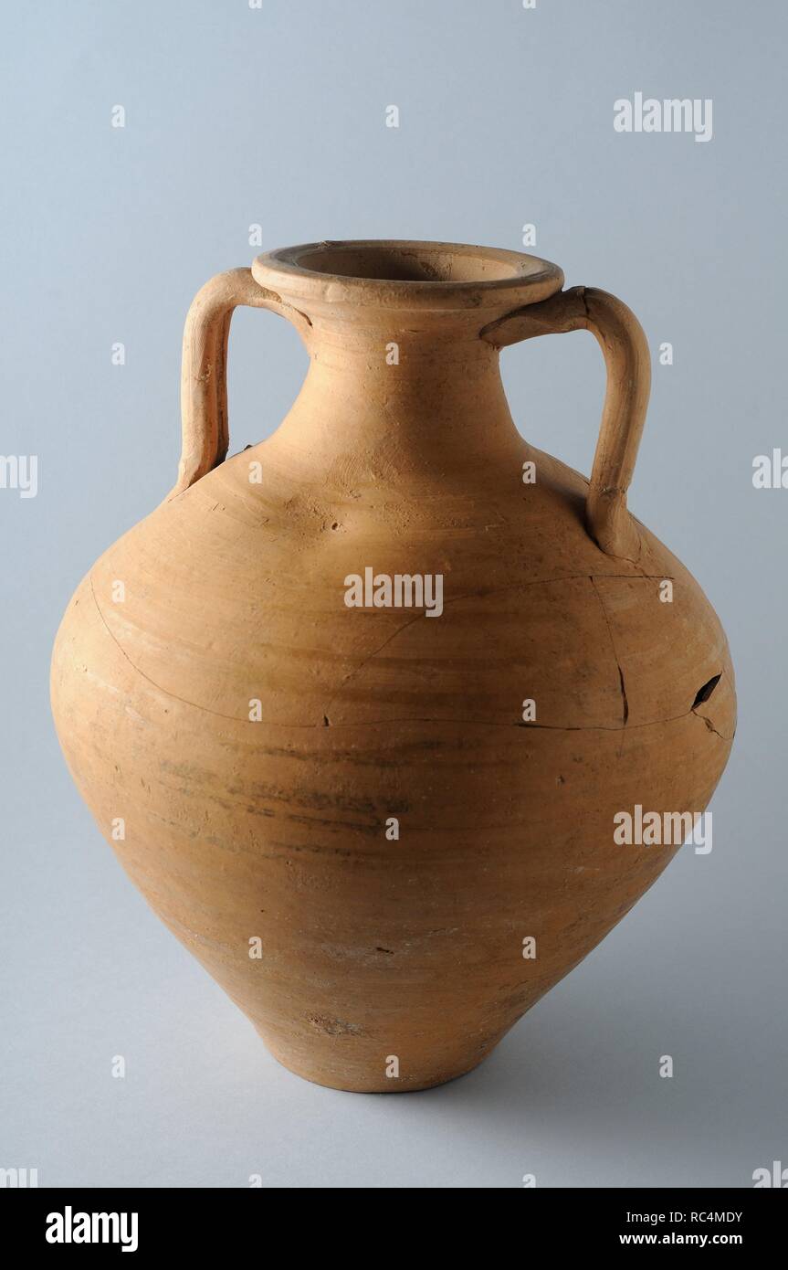 Classical period pottery hi-res stock photography and images - Alamy