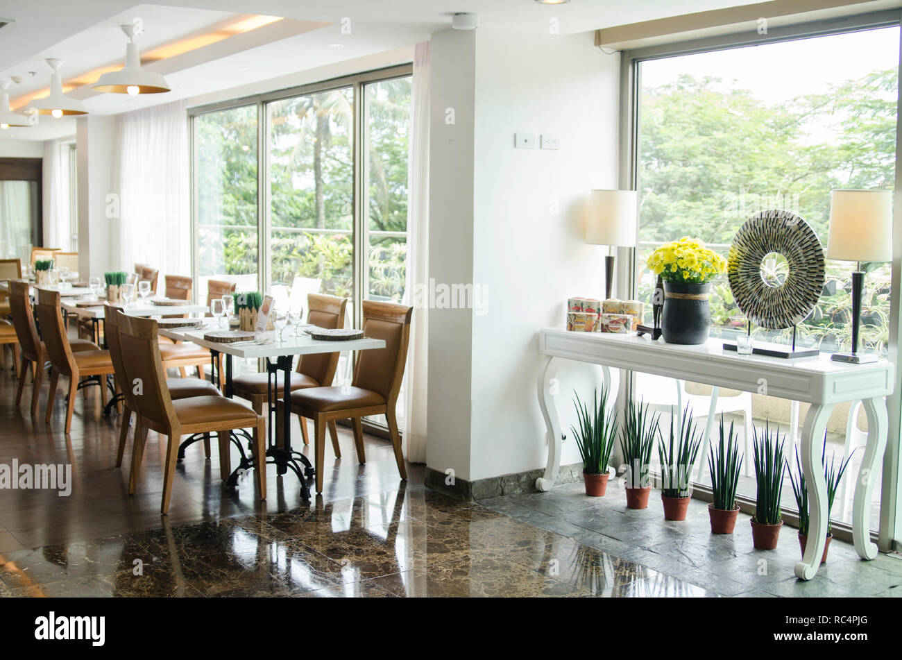 Modern lunch room hi-res stock photography and images - Alamy