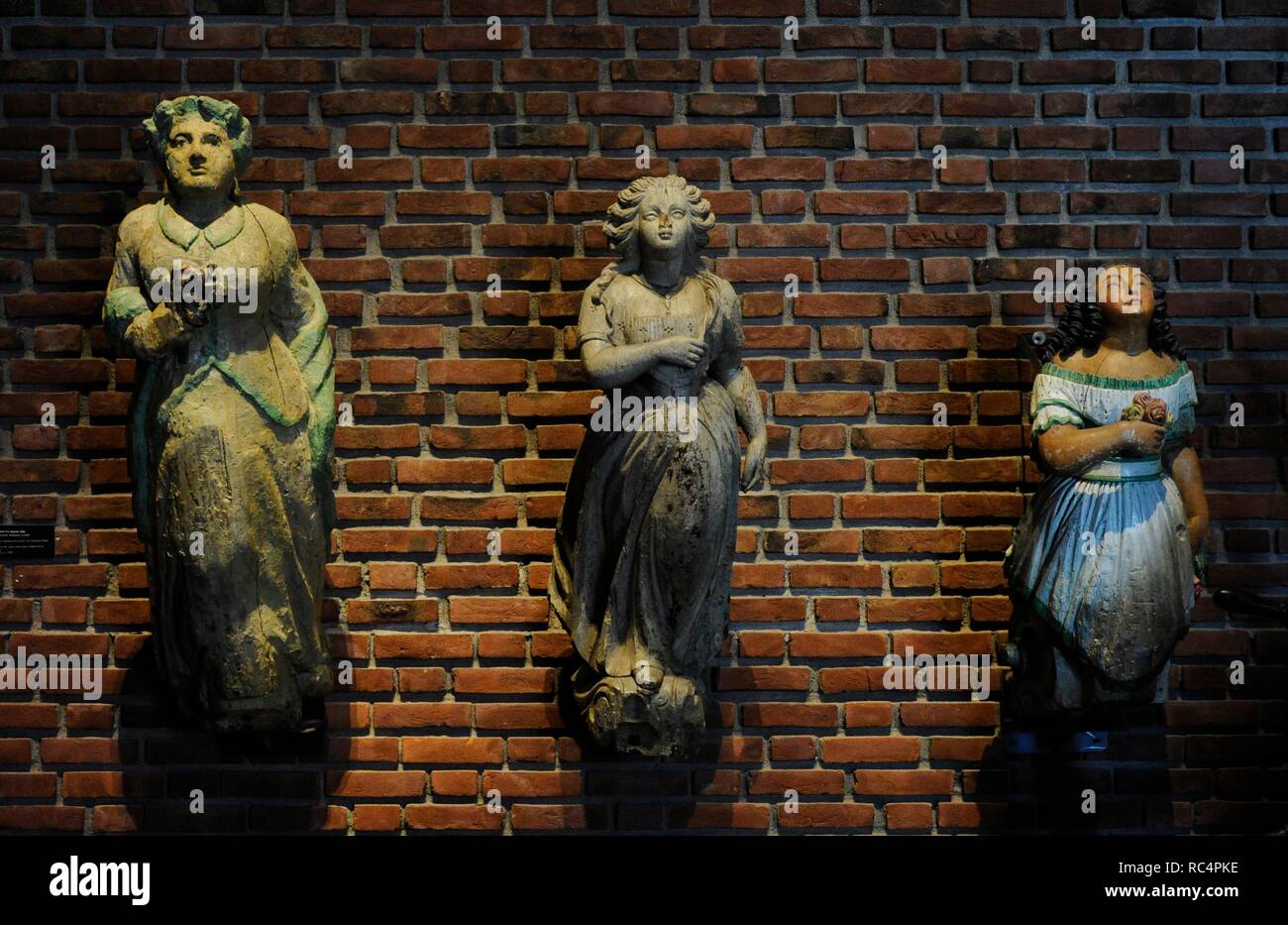 Female ships figurehead hi-res stock photography and images - Alamy