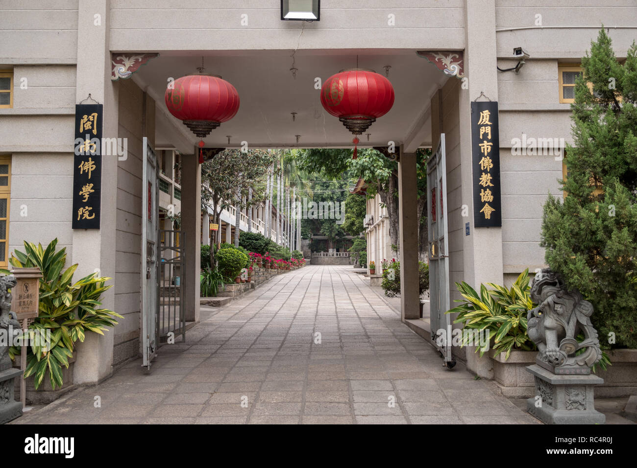 South Putuo Temple or Nanputuo in Xiamen Stock Photo - Alamy