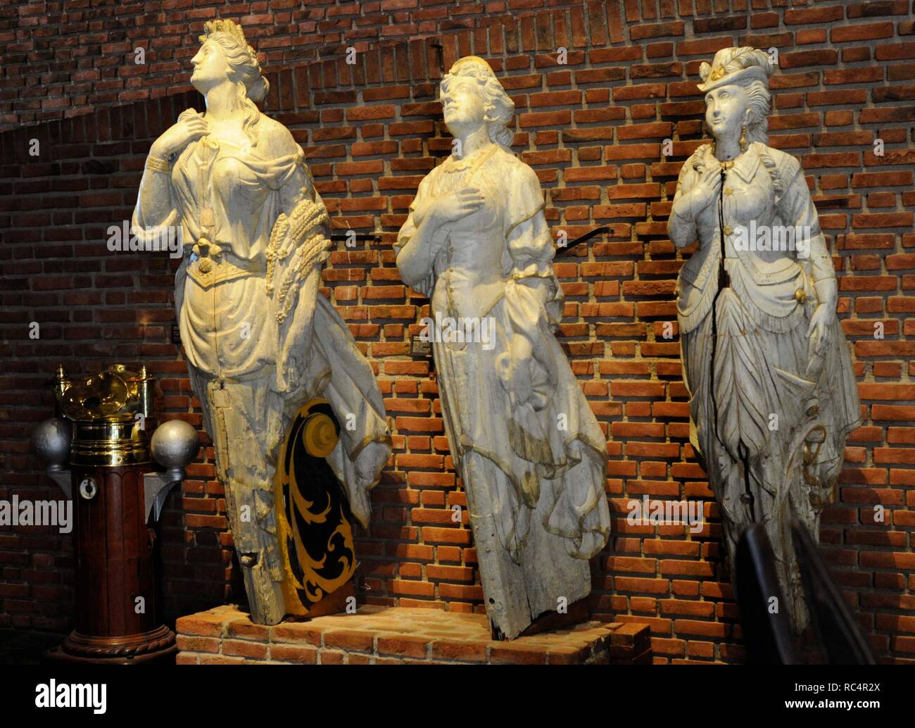 Female ships figurehead hi-res stock photography and images - Alamy