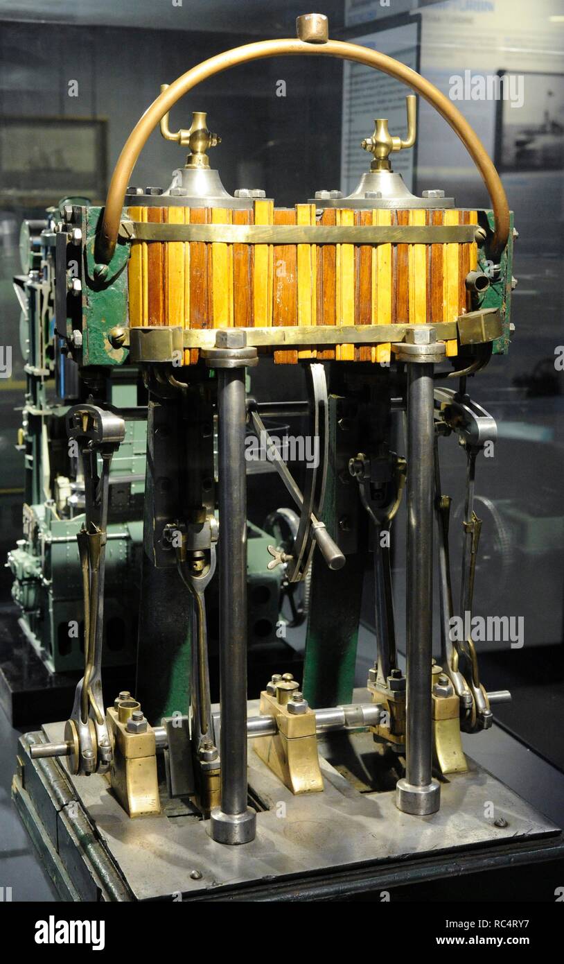 Compound engine hi-res stock photography and images - Alamy