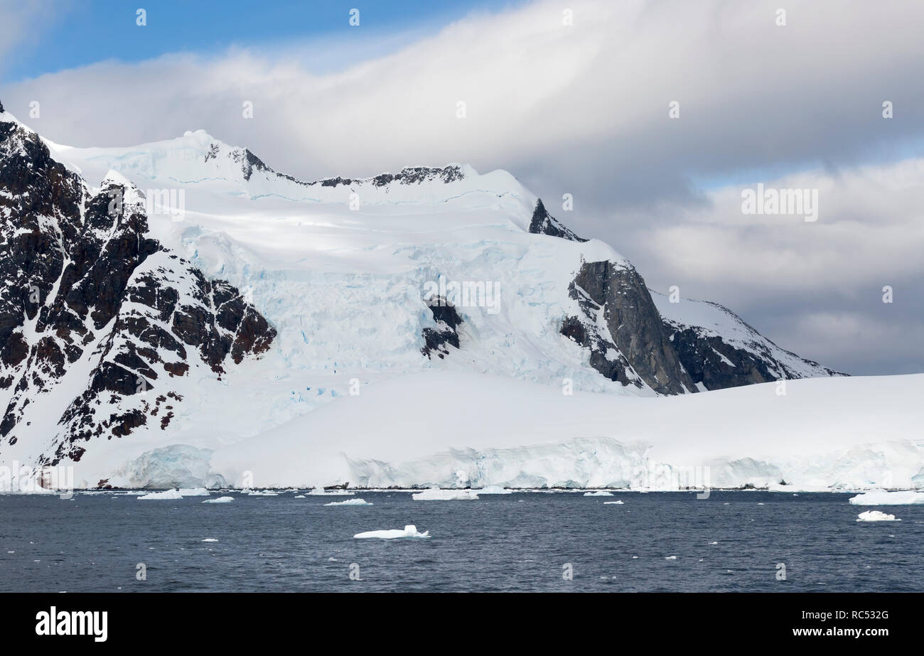 Nature and landscapes of Antarctica. Studying of a phenomenon of global ...