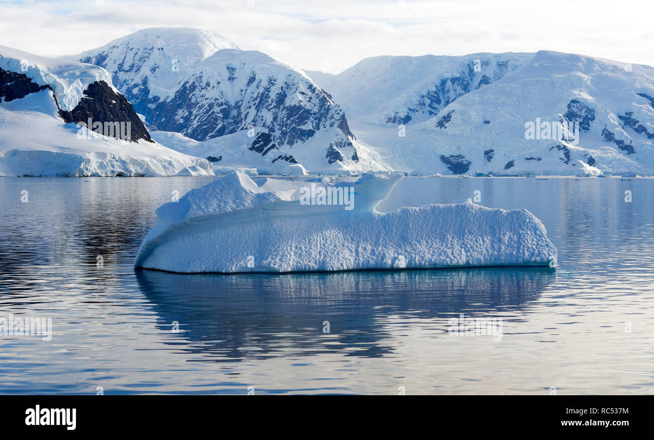 Nature and landscapes of Antarctica. Studying of a phenomenon of global ...