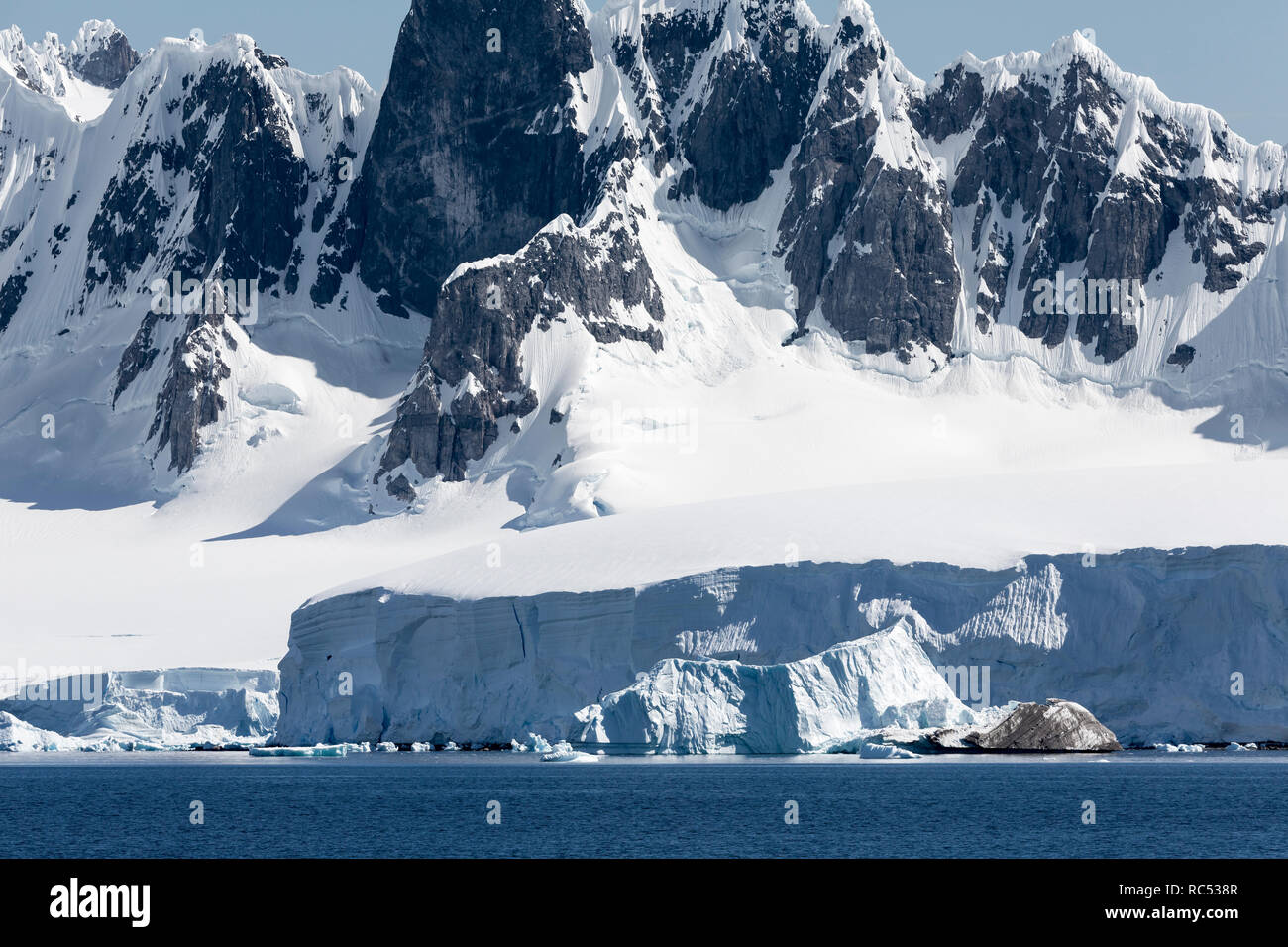 Nature and landscapes of Antarctica. Studying of a phenomenon of global ...