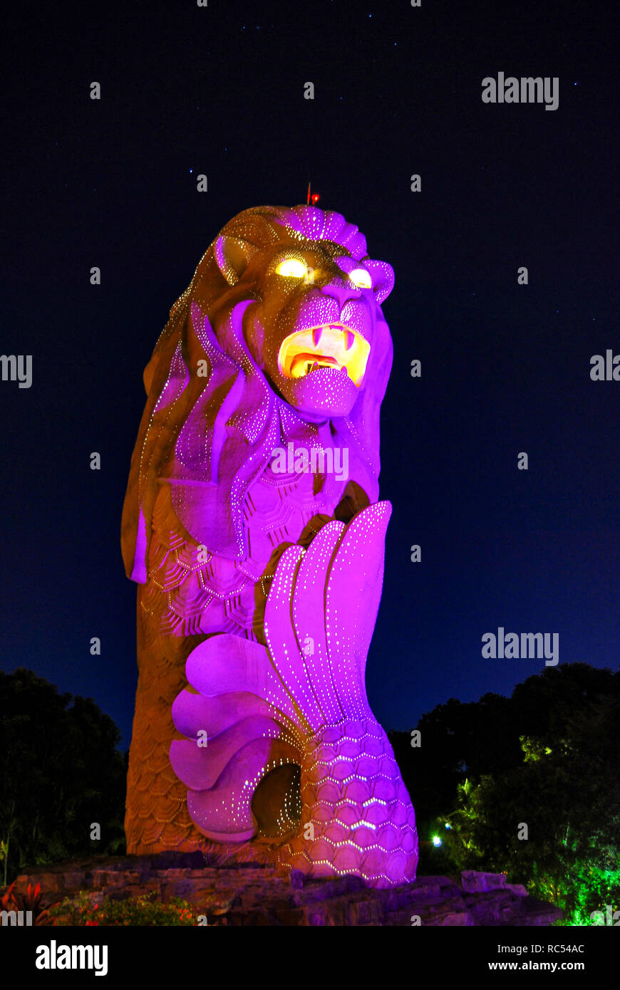 Merlion lion sentosa singapore hi-res stock photography and images - Alamy