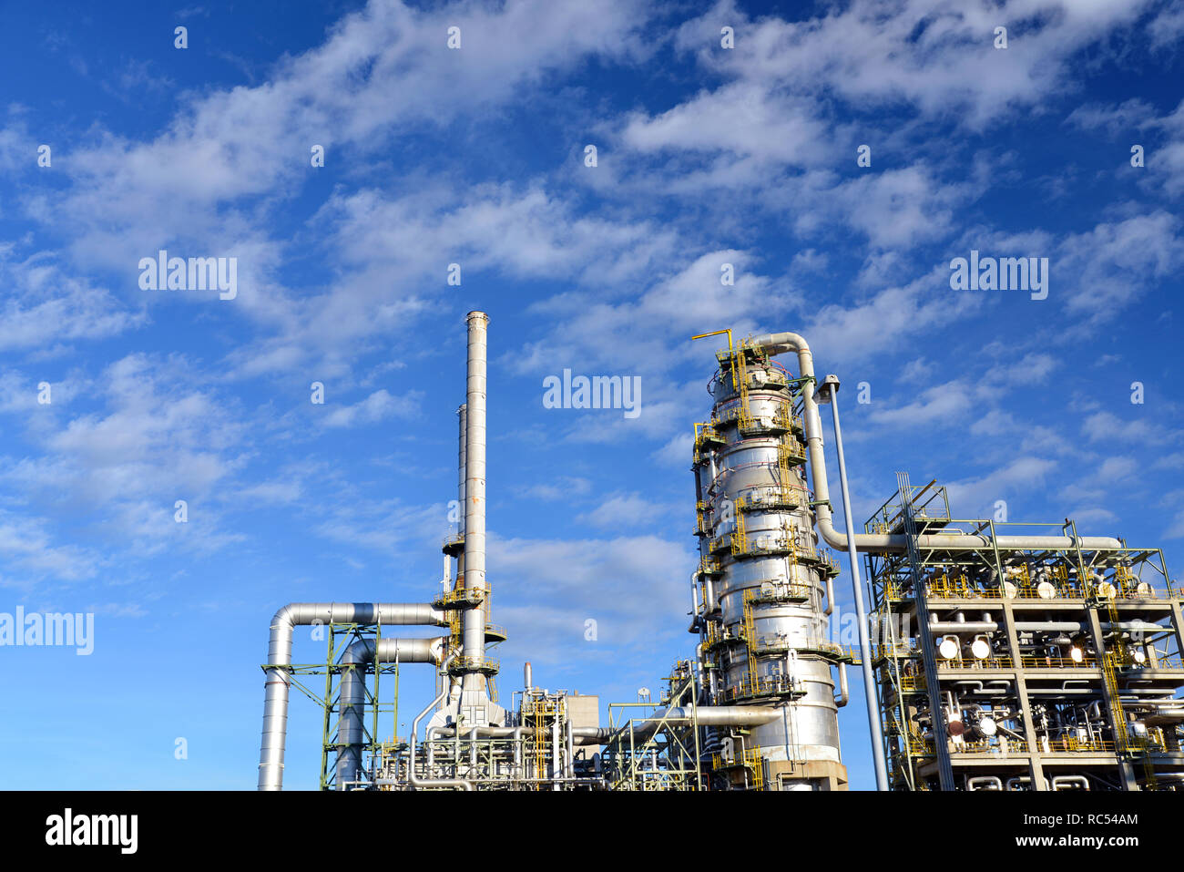 chemical industry - refinery building for the production of fuels Stock ...