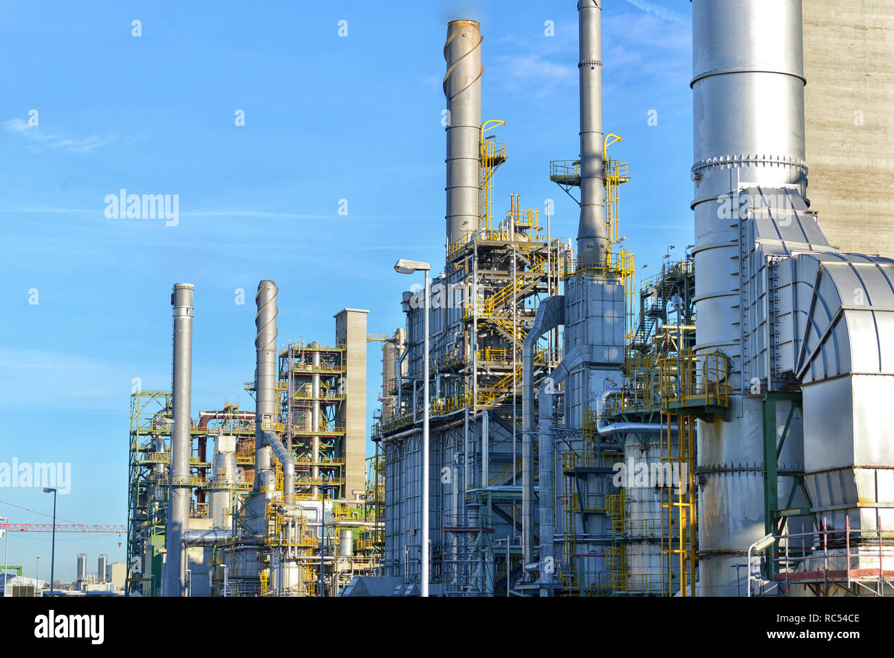 chemical industry - refinery building for the production of fuels Stock ...
