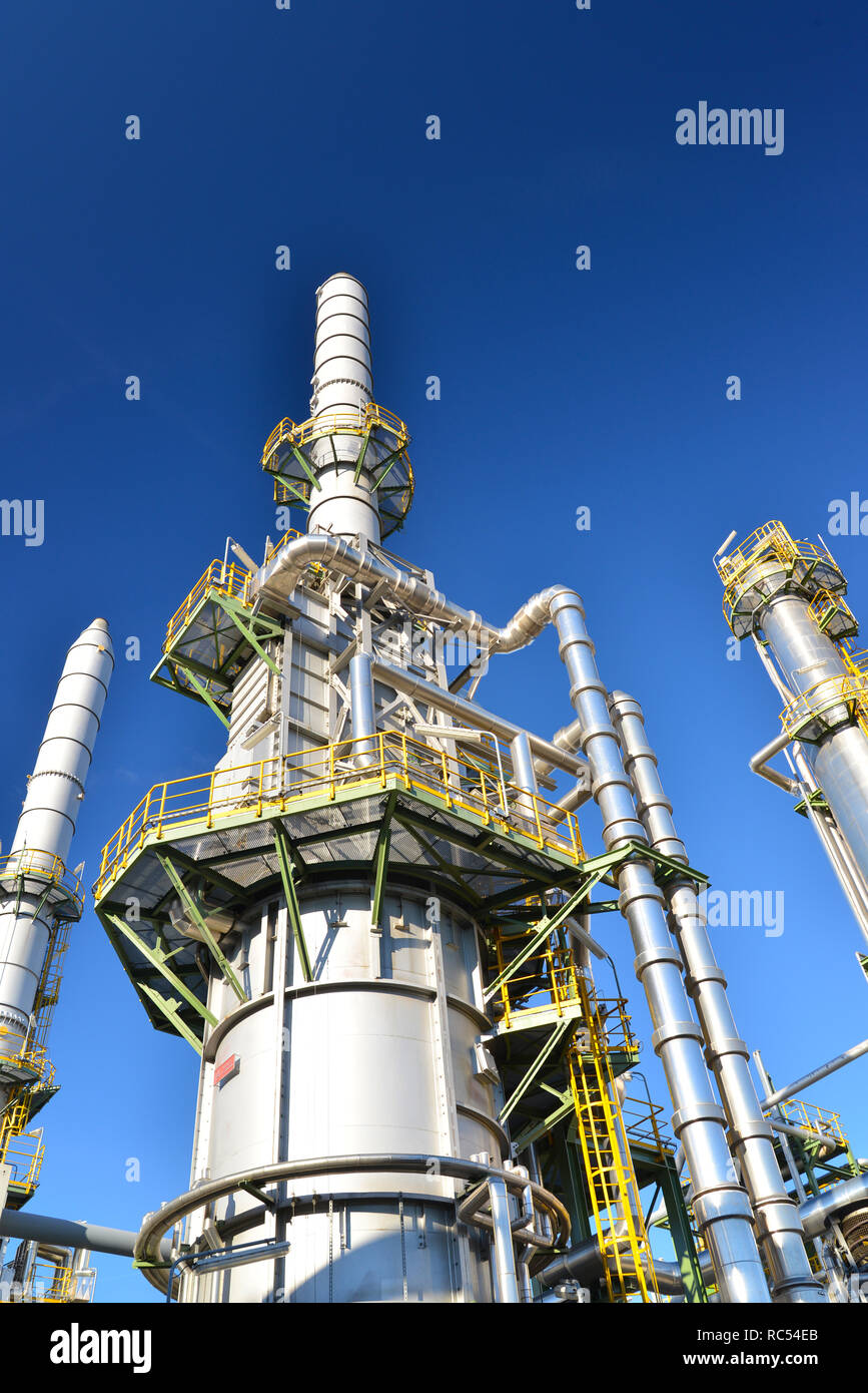 Refinery for the production of fuel - architecture and buildings of an ...
