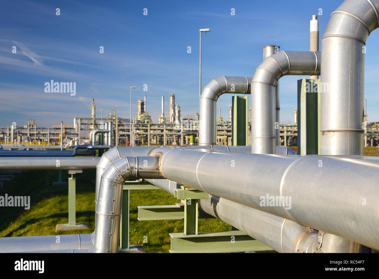 chemical industry - refinery building for the production of fuels Stock ...