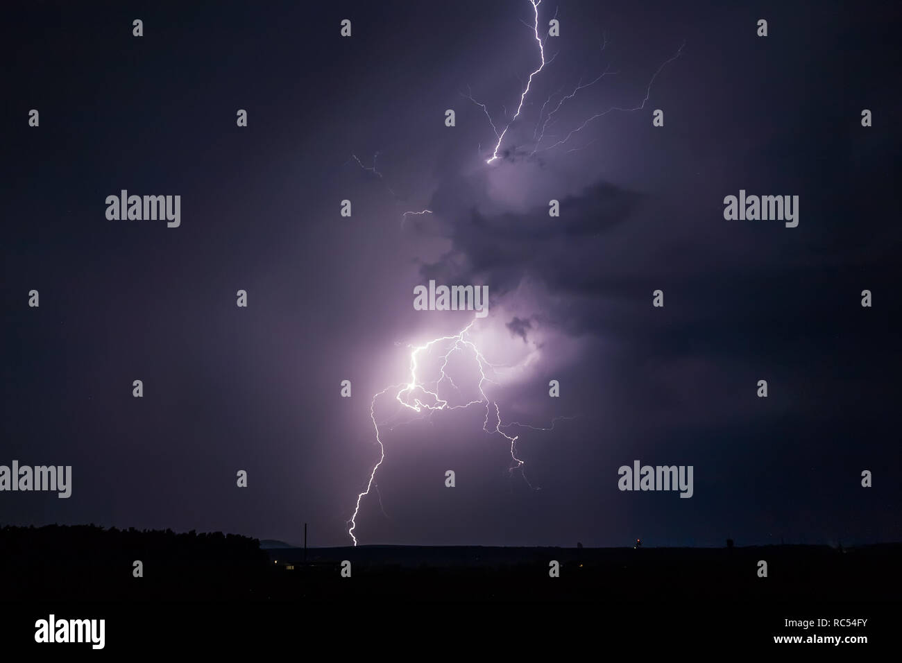Big lightning hi-res stock photography and images - Alamy