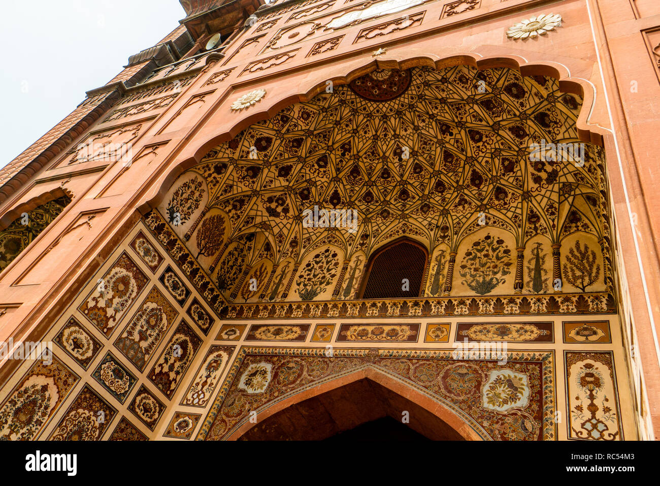 Beautifuly decorated gate to Badshahi Mosque in Lahore, Pakistan Stock ...