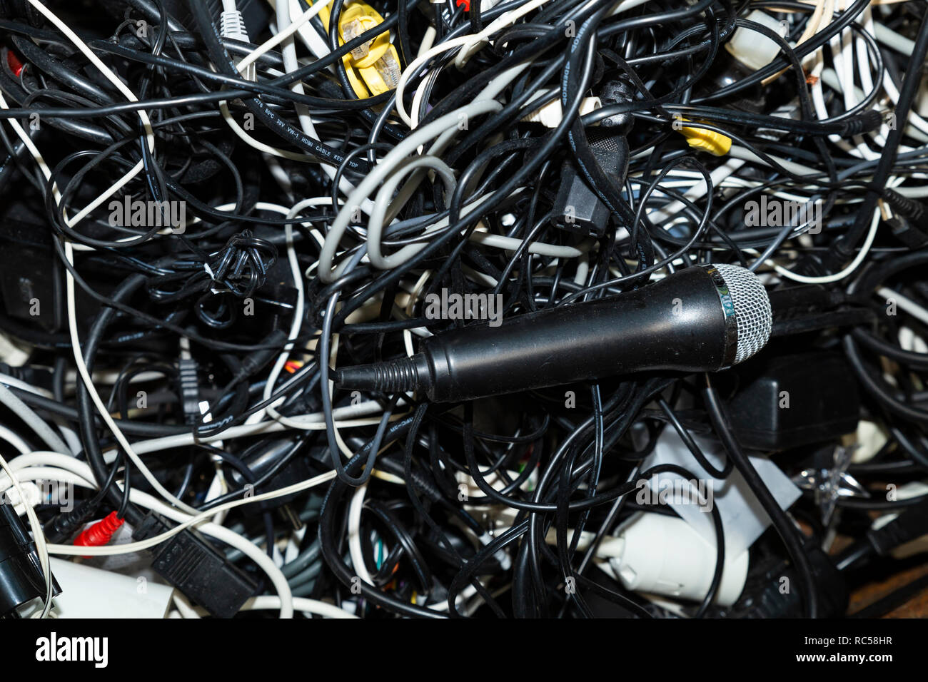 Electronic scrap hi-res stock photography and images - Alamy