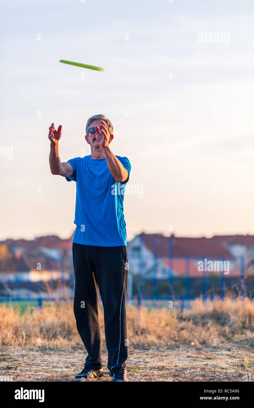 Flying disk hi-res stock photography and images - Alamy