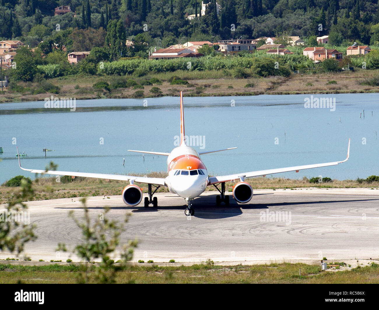 Easyjet, Airbus A320-214 flight number OE-IVV taking off at Ioannis ...