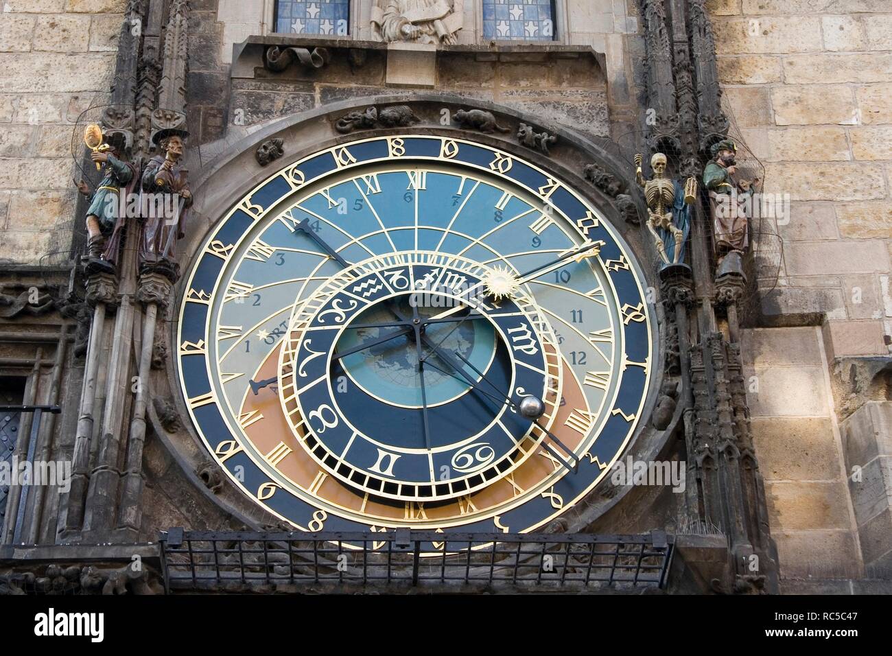 Reloj astronomico praga hi-res stock photography and images - Alamy