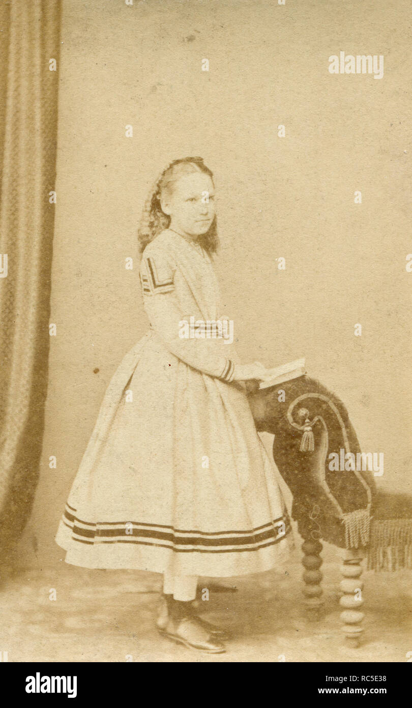 Cabinet card picture hi-res stock photography and images - Alamy