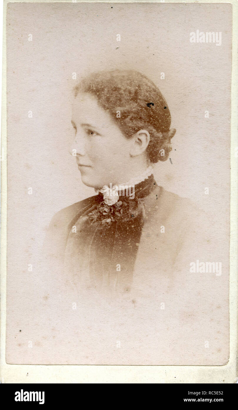 Cabinet card picture hi-res stock photography and images - Alamy