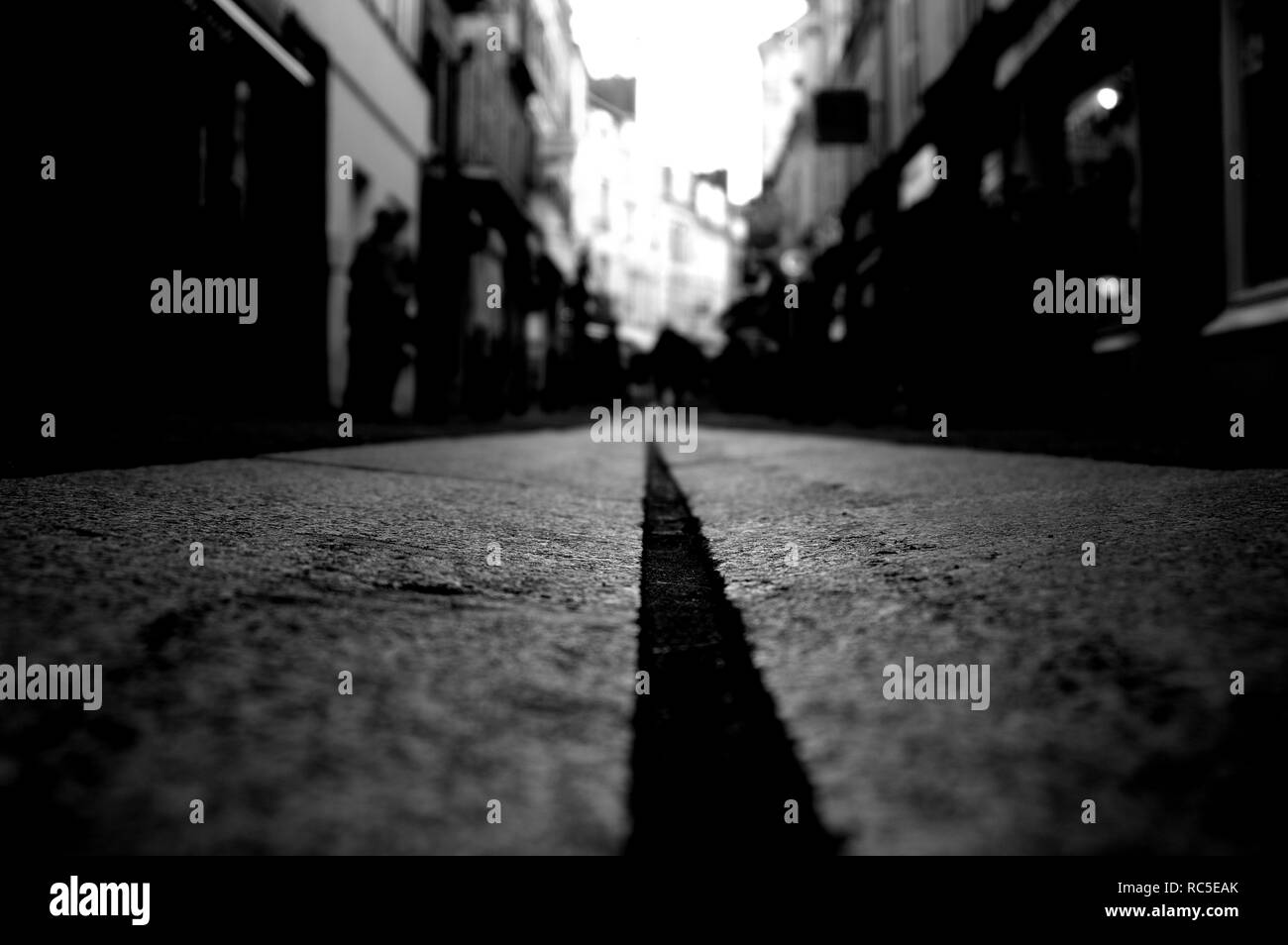 Low traffic neighbourhood sign hi-res stock photography and images - Alamy