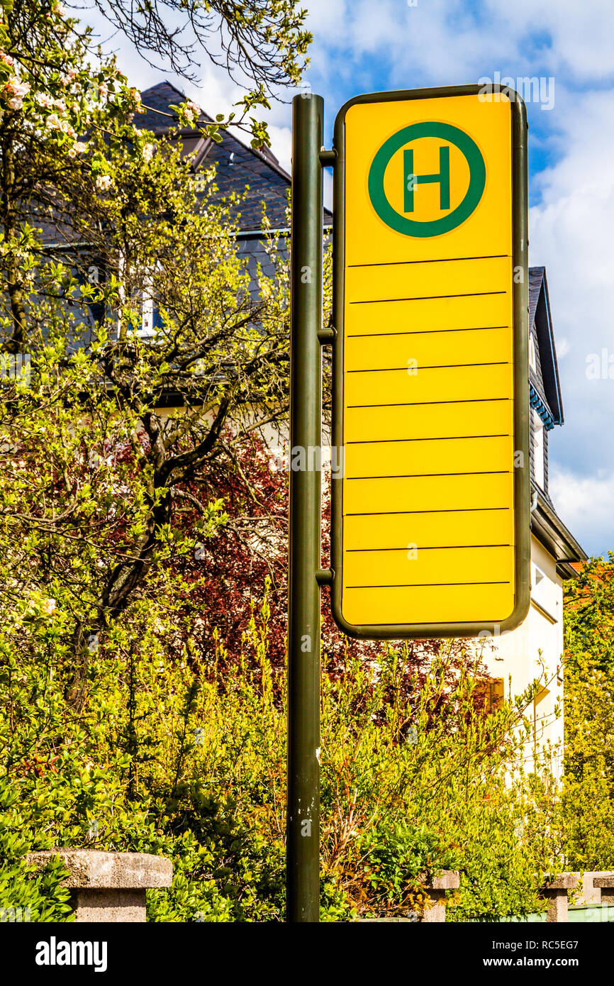 Green bus stops hi-res stock photography and images - Alamy