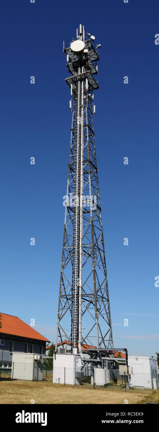 Cell phone transmission towers hi-res stock photography and images - Alamy